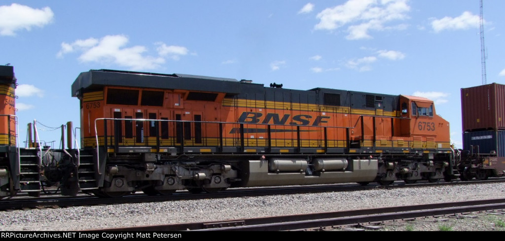 BNSF 6753